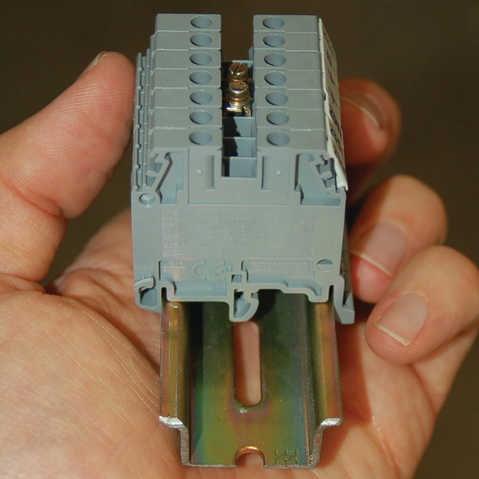 COMO USAR TRILHO DIN – Dicas de Instrumentação